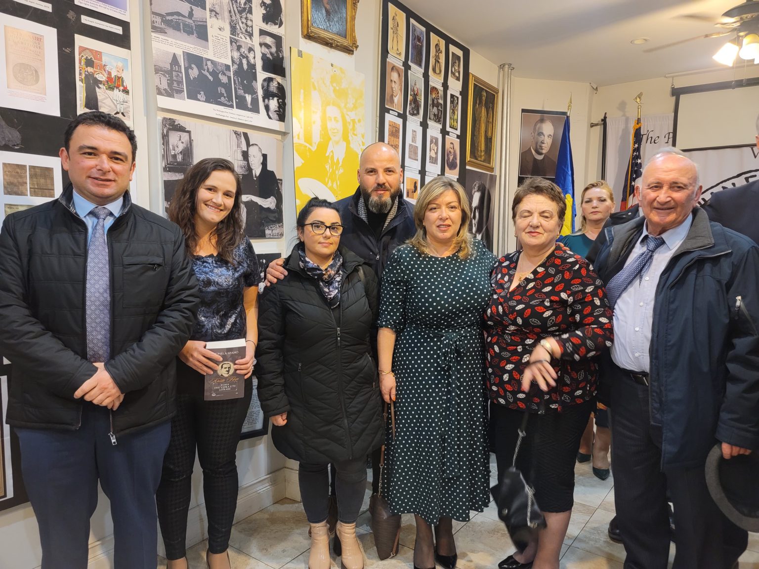 “KRISTO FLOQI, KOHA DHE VEPRA E TIJ LETRARE” PROMOVIM MBRESËLËNËS NË ...