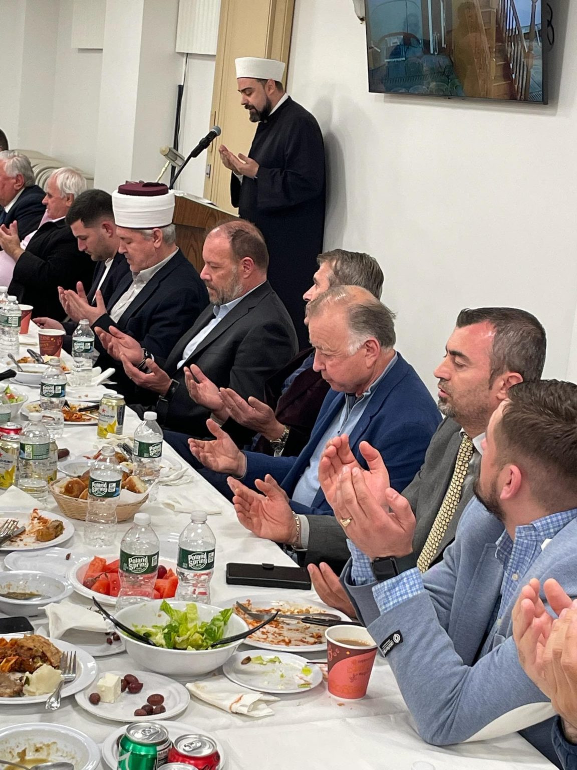 Mark Gjonaj organizoi Iftar vëllazëror në Qëndrën Islame Shqiptaro ...